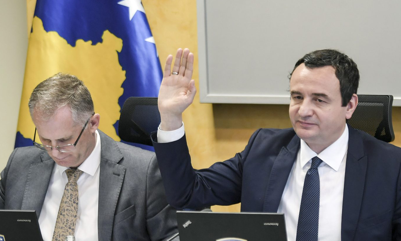 Kurti i thërret mediat, nesër në 10:30 del në një konferencë bashkë me ... Kurti i thërret mediat, nesër në 10:30 del në një konferencë bashkë me ...