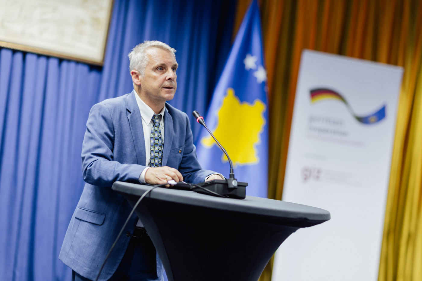 Dita e dytë e Samitit të Paqes dhe Demokracisë, merr pjesë ambasadori ... Dita e dytë e Samitit të Paqes dhe Demokracisë, merr pjesë ambasadori ...
