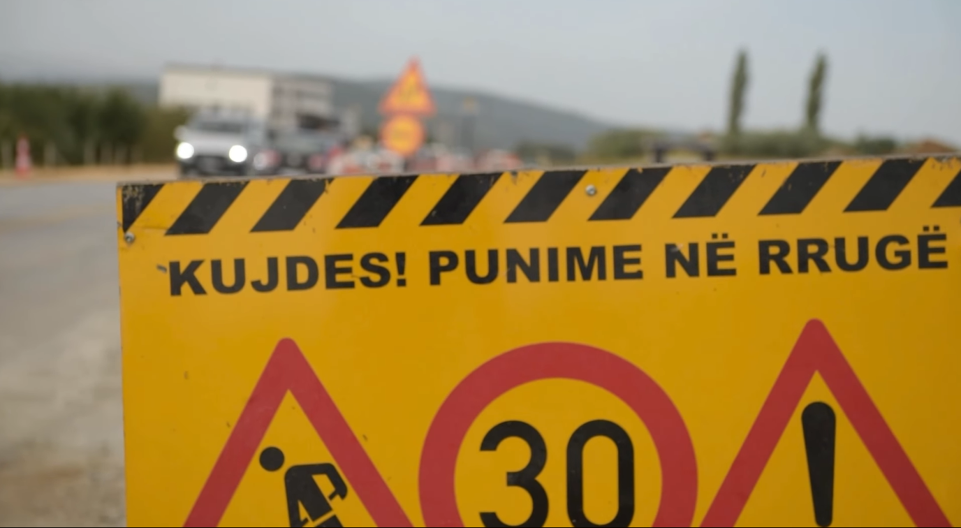 Aliu publikon pamje nga ndërtimi i rrugës Prishtinë – Podujevë: Po ...