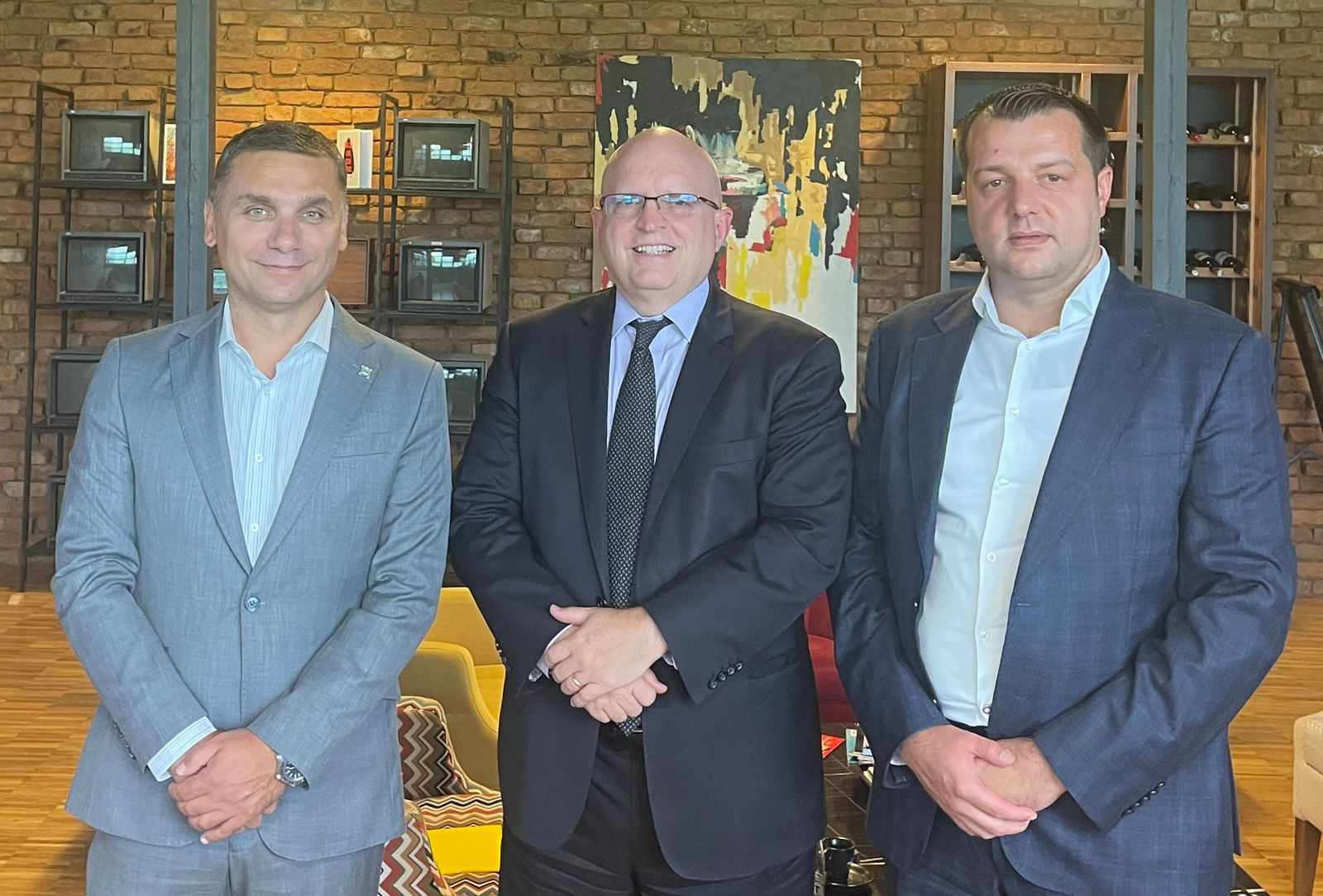 Shkëlqim Devolli pret Philip Reeker - Gazeta Express