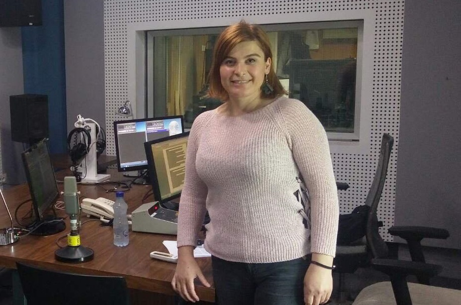 Gazetares Behare Bajraktari i ndërpritet emisioni në Radio Kosovë ...