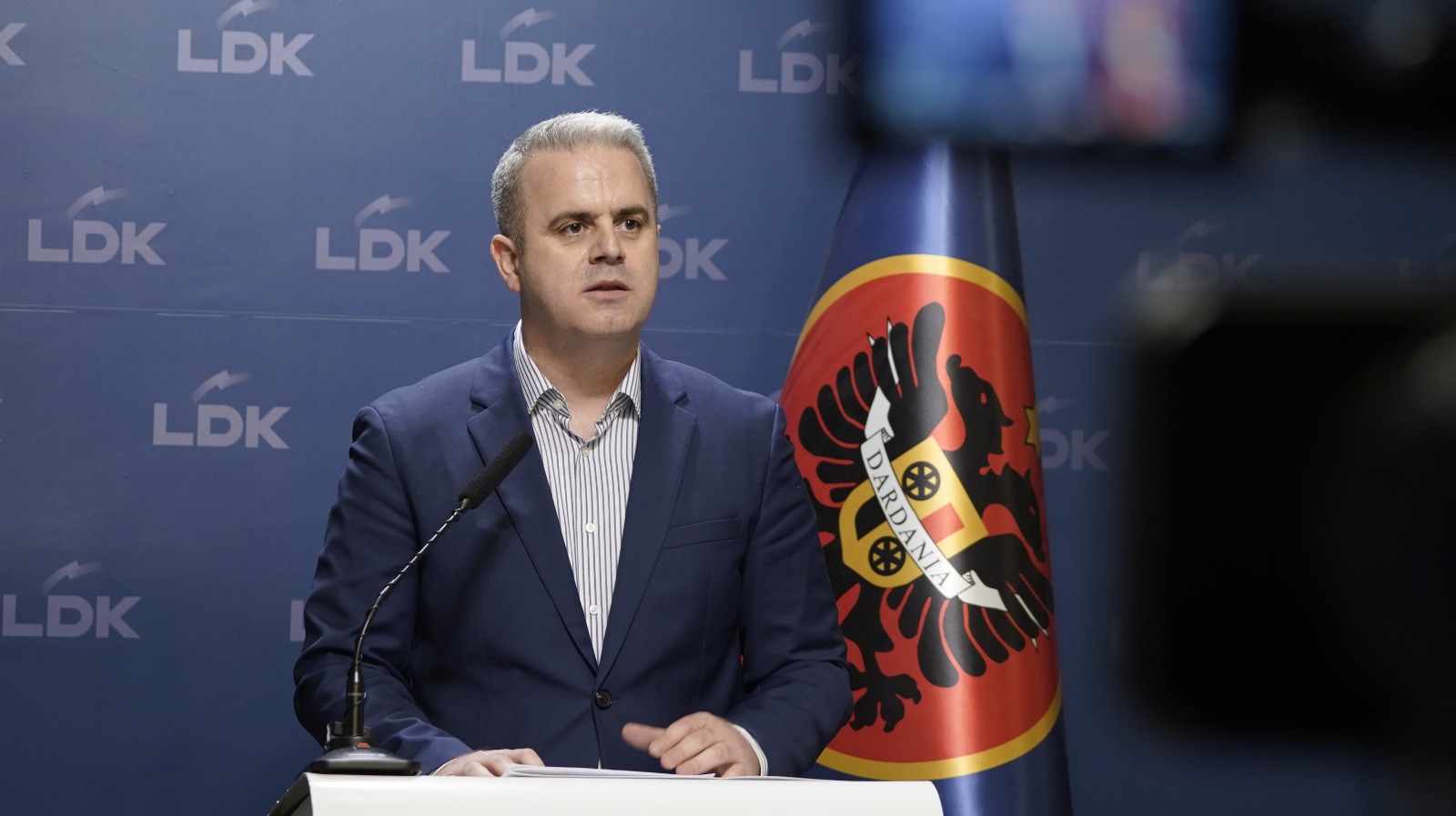 Azemi: Pushteti i VV-së po heshtë edhe për arrestimin e Hasan Krasniqit ...