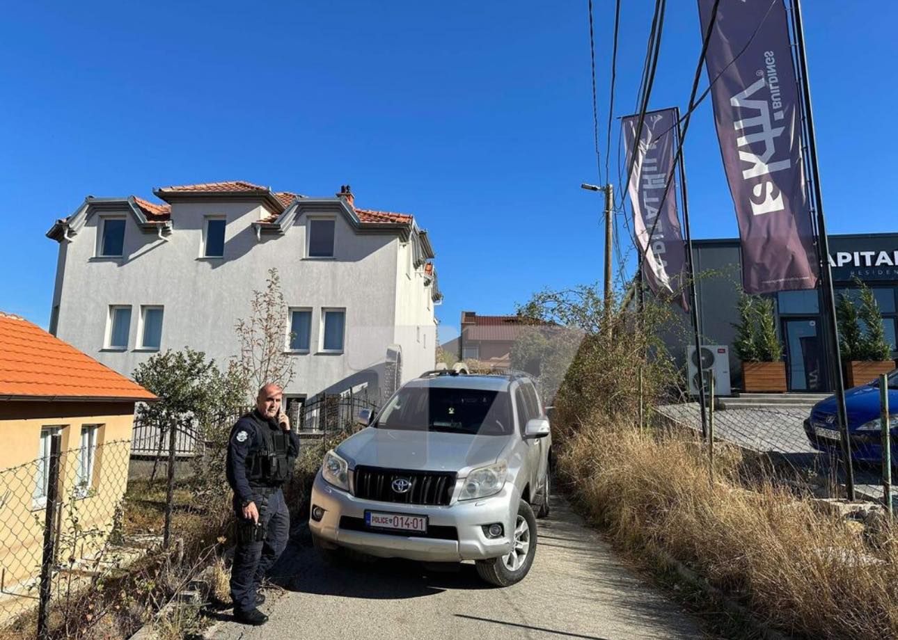 Pamje nga shtëpia e ish drejtorit të AKI'së ku Specialja po kryen ...