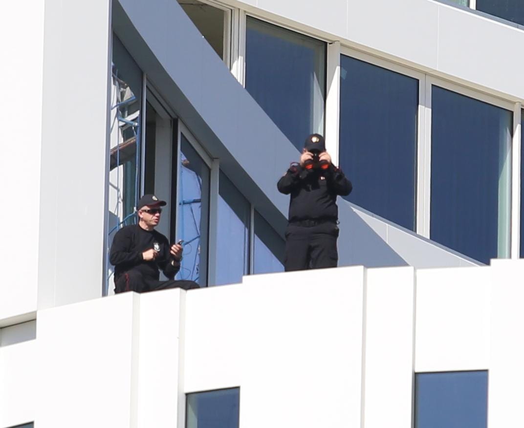 Efektivë me dylbi mbi godina, si po ruhen liderët e BE-së dhe rajonit ...