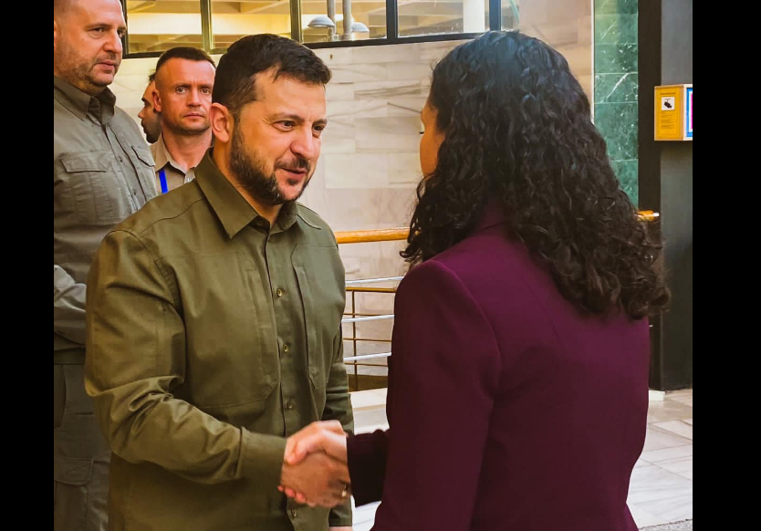 Osmani shtrëngon duart me Zelenskyn në Samitin e Granadës - Gazeta Express Osmani shtrëngon duart me Zelenskyn në Samitin e Granadës - Gazeta Express