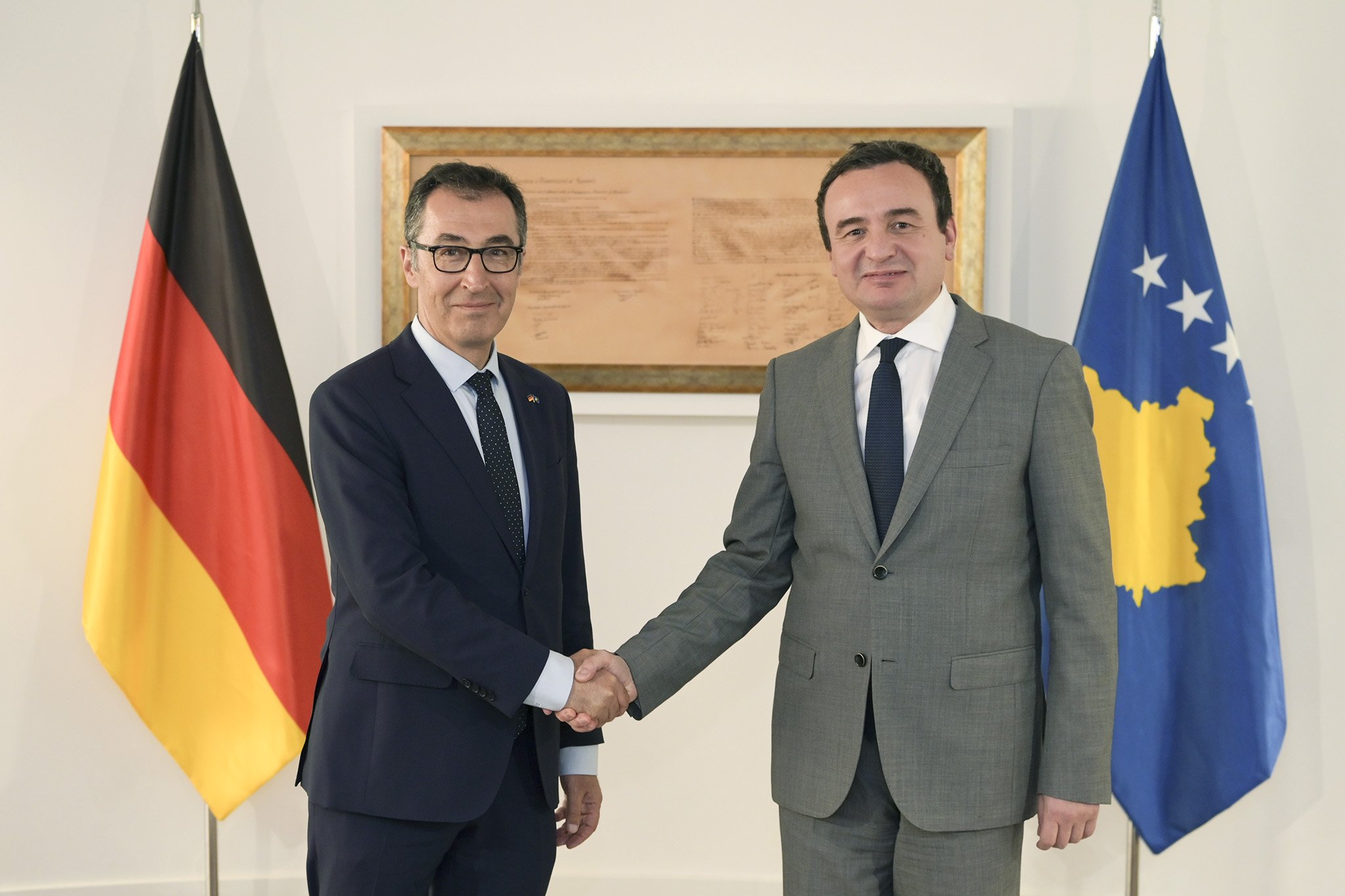 Sulmi terrorist në Banjskë, Komunikata e Qeverisë: Ministri gjerman u ... Sulmi terrorist në Banjskë, Komunikata e Qeverisë: Ministri gjerman u ...