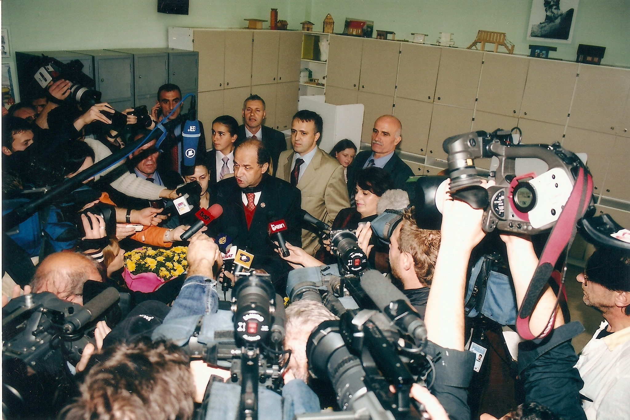 Hamiti rikthen një tekst të Ibrahim Rugovës student, shkruar për 28 ...