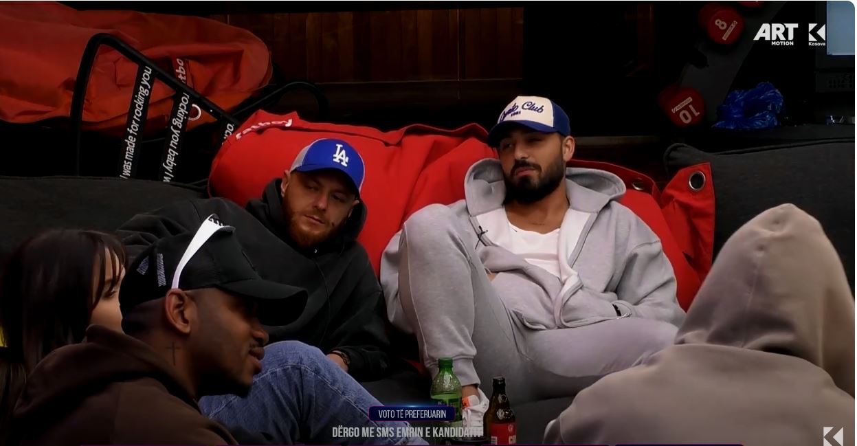 Azemi – Yllit: Qe katër ditë s’i ke ndërru çorapat - Gazeta Express