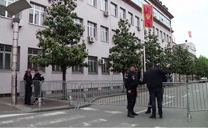 Mali i Zi liron dy të dyshuar për krime lufte në Kosovë - Gazeta Express Mali i Zi liron dy të dyshuar për krime lufte në Kosovë - Gazeta Express