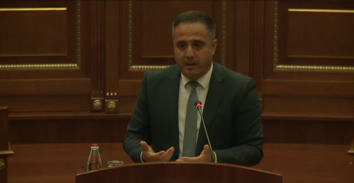Selmanaj: Kurti e ka prioritet mbrojtjen, njerëzit s'po ikin pse s'kemi ... Selmanaj: Kurti e ka prioritet mbrojtjen, njerëzit s'po ikin pse s'kemi ...