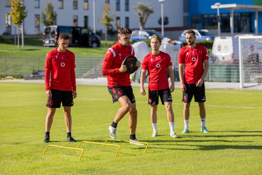 Kombëtarja Shqiptare E Zhvillon Seancën E Radhës Stërvitore Grupi I