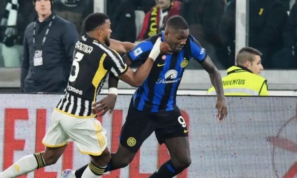S’kishte ujë të nxehtë në stadium, lojtarët e Juves dhe të Interit ... S’kishte ujë të nxehtë në stadium, lojtarët e Juves dhe të Interit ...