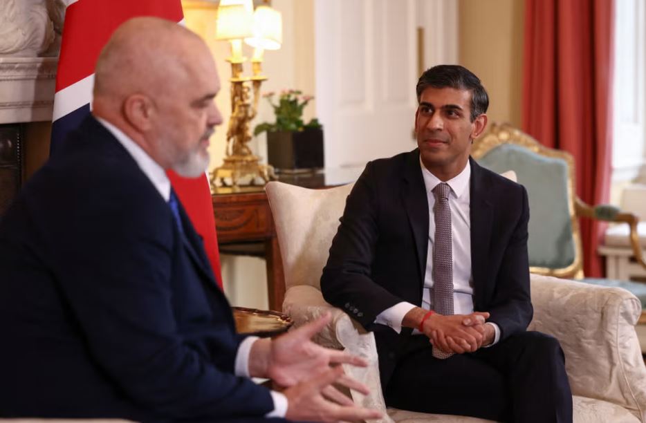 Çfarë merr Shqipëria në këmbim? Të burgosurit drejt Tiranës, detaje nga ...