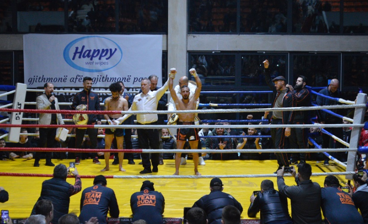 Rudaj mbron titullin e kampionit botëror në Muay Thai, fiton për më pak ...
