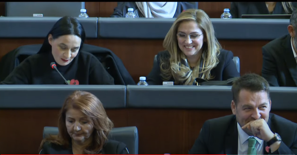 “Pse po qeshni e nderuar deputete?”, Konjufca i kërkon përgjigje ...