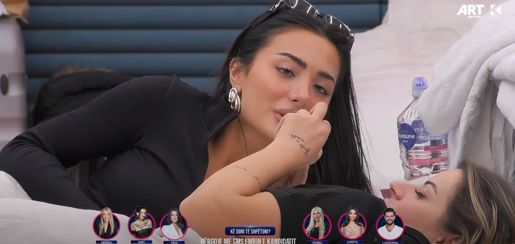 Kaderi, temë e diskutimit me zë të ulët në mes të Albës dhe Santianës ... Kaderi, temë e diskutimit me zë të ulët në mes të Albës dhe Santianës ...
