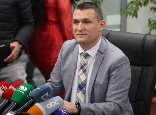 Ku ndodhet Arben Ahmetaj? Si përgjigjet Altin Dumani para gazetarëve ...