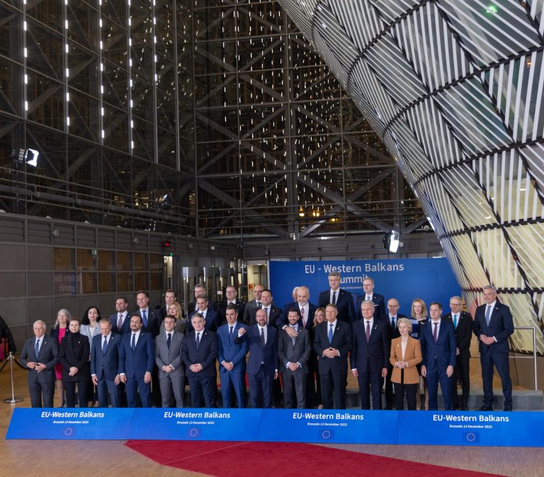 Fotoja familjare e Samitit BE-Ballkani Perëndimor në Bruksel - Gazeta ... Fotoja familjare e Samitit BE-Ballkani Perëndimor në Bruksel - Gazeta ...