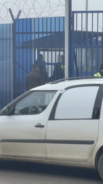 Djali i Haxhi Shalës hyn në zyret e EULEX'it - Gazeta Express Djali i Haxhi Shalës hyn në zyret e EULEX'it - Gazeta Express