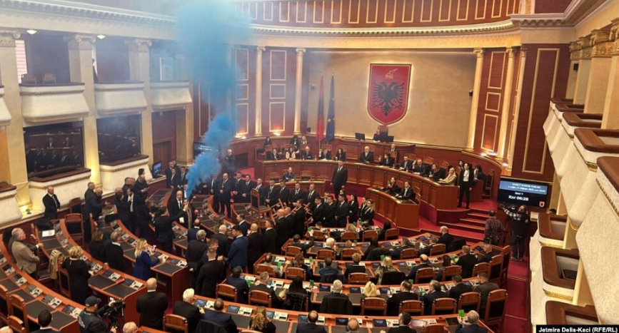 Kuvendi i Shqipërisë ia heq imunitetin Sali Berishës, hapet rruga për arrestimin e tij - Gazeta ...