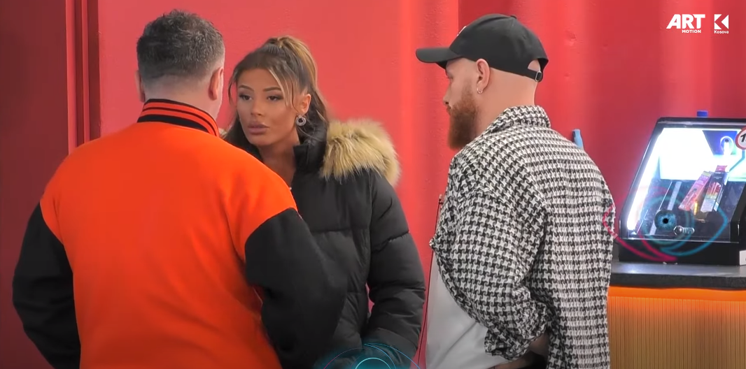 Santiana – Bucit: Me tradhtove, unë ty nuk ta kisha ba këtë - Gazeta ... Santiana – Bucit: Me tradhtove, unë ty nuk ta kisha ba këtë - Gazeta ...