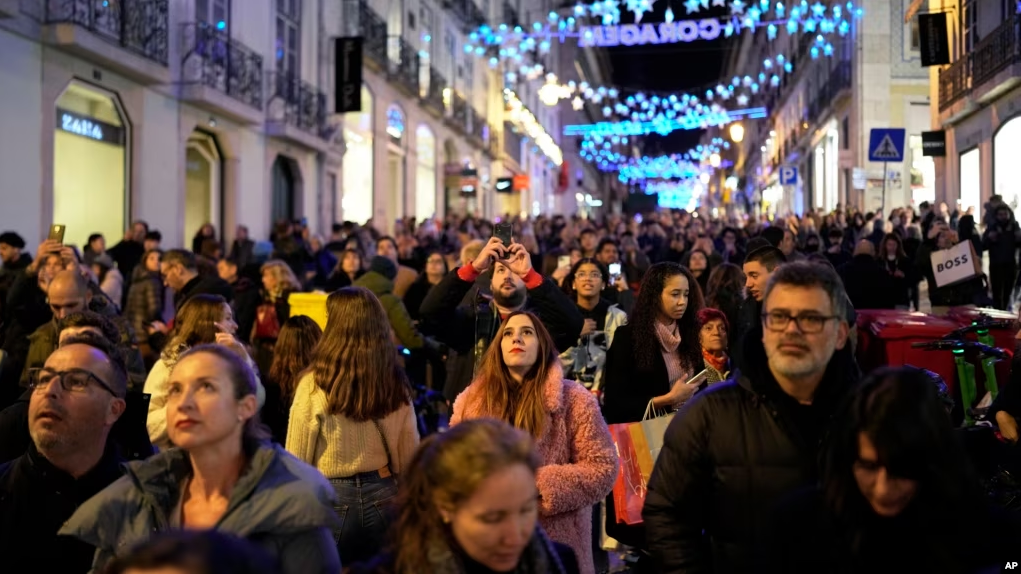 Popullsia e botës u rrit me 75 milionë në 2023, duke arritur në mbi 8 ...