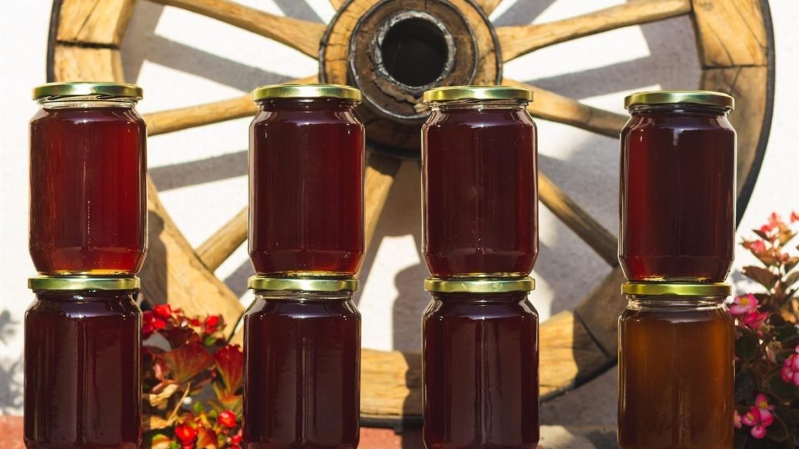 Në një biznes në Prishtinë sekuestrohen mjaltë e shampon pa origjinë ...