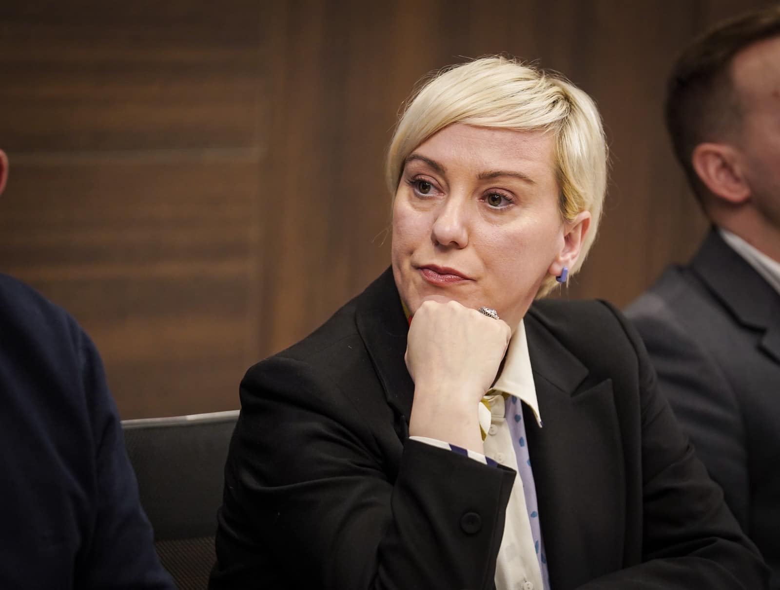 Halimi-Liburn Aliut: Ju e doni pushtetin por jo Kosovën, po e vidhni të ...