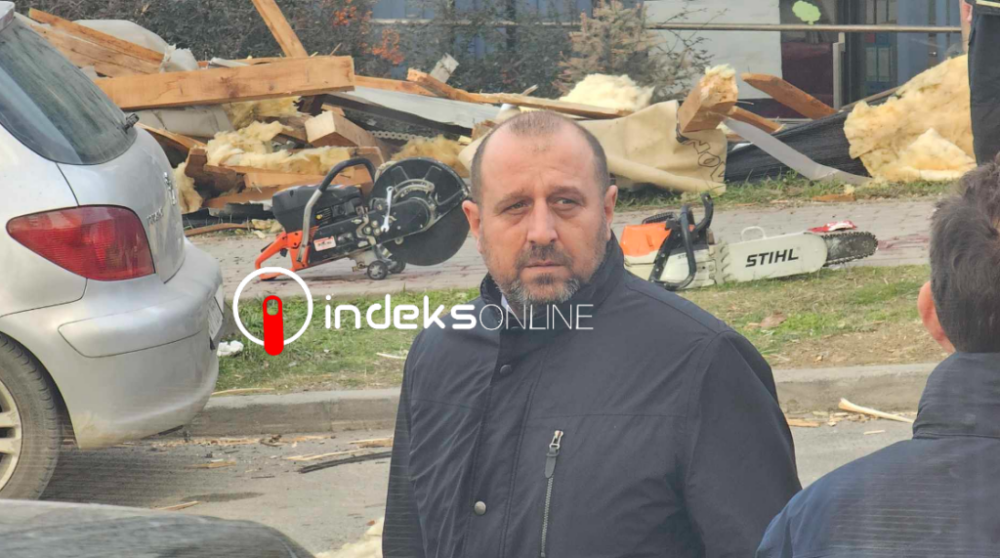 Nënkryetari Zogaj dhe drejtori Dushi arrijnë në vendin e ngjarjes, aty ...