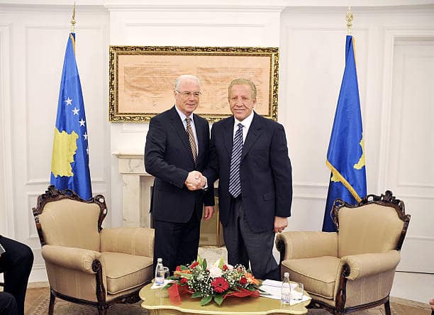 Reagon Behgjet Pacolli, i cili 13 vjet më parë ishte takuar me ... Reagon Behgjet Pacolli, i cili 13 vjet më parë ishte takuar me ...