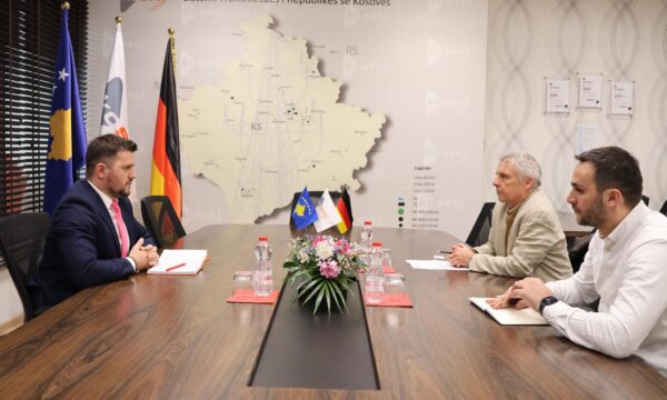 Ambasadori gjerman takohet me kryeshefin e KOSST: Integrimi i komunave ... Ambasadori gjerman takohet me kryeshefin e KOSST: Integrimi i komunave ...