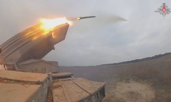 Përdoret arma hipersonike Kinzhal, Putini lëshoi mbi 50 raketa në ... Përdoret arma hipersonike Kinzhal, Putini lëshoi mbi 50 raketa në ...