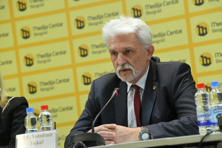 Kumbari i Putinit ka një kompani në Serbi të quajtur “Ukraina tjetër ...