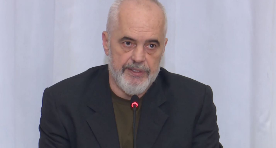 Kryeministri Rama kujton masakrën e Reçakut: Nderim për viktimat e ... Kryeministri Rama kujton masakrën e Reçakut: Nderim për viktimat e ...