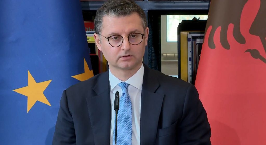 Mete: Ekonomia shqiptare me ecurinë më pozitive në rajon, pritshmëri ...