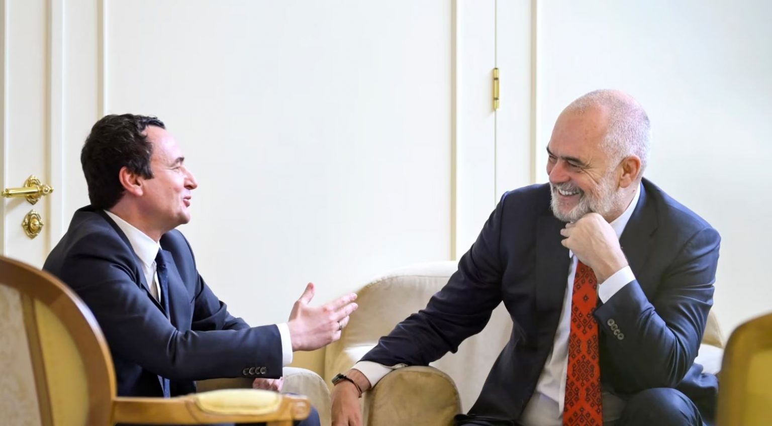 Kurti, Rama e Vuçiq të hënën bashkë me liderët tjerë të rajonit ... Kurti, Rama e Vuçiq të hënën bashkë me liderët tjerë të rajonit ...