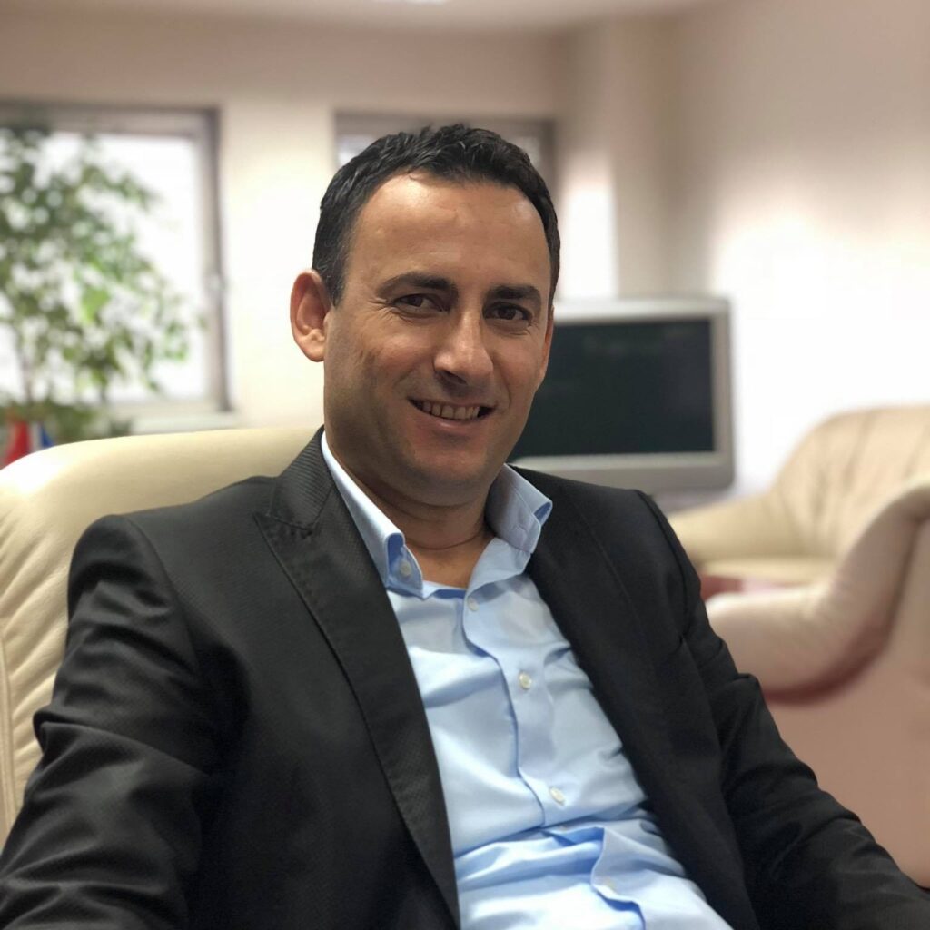 Hasani: Janë rritur të ardhurat doganore - Gazeta Express