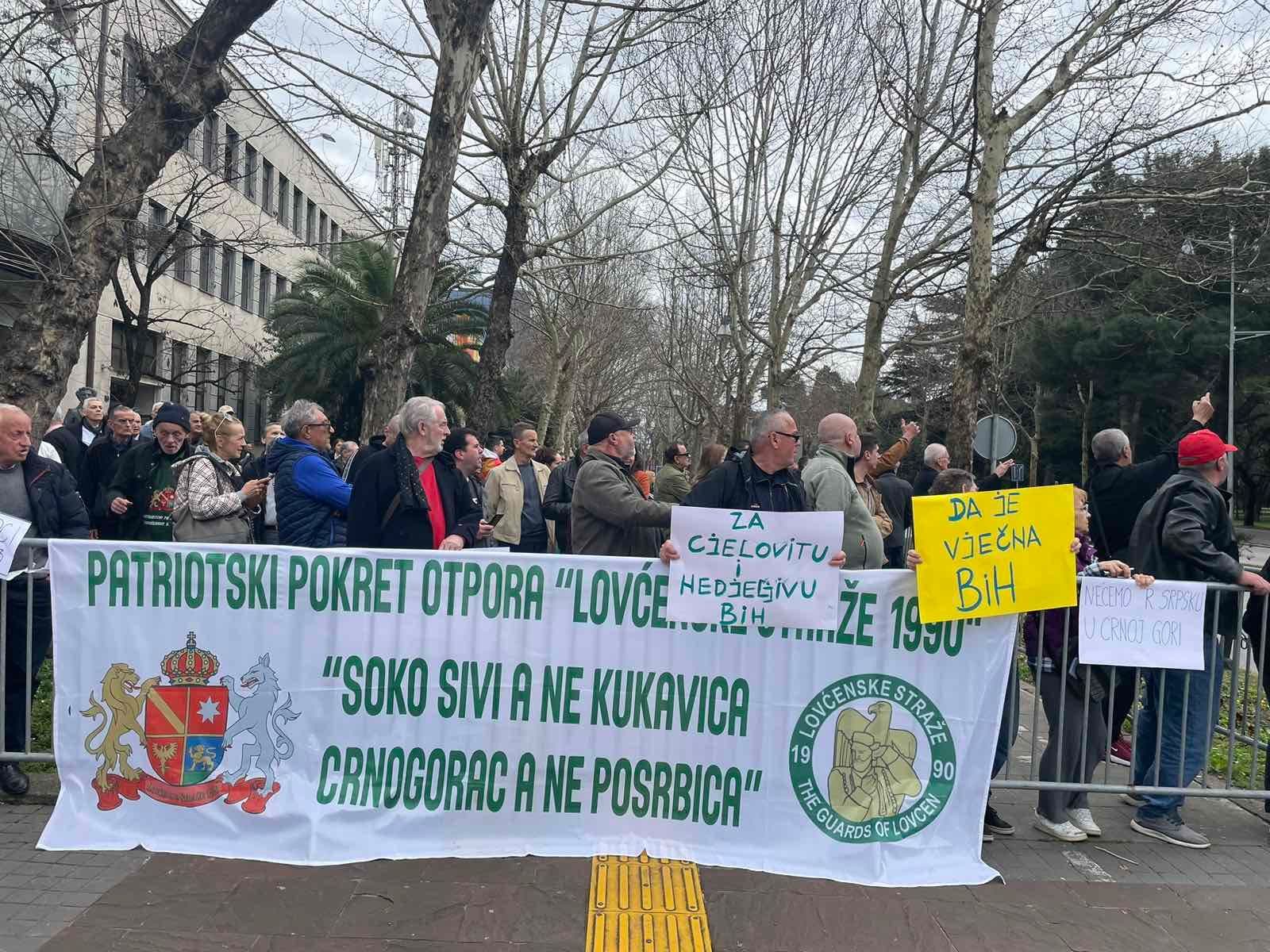 “Njerëzit e Putinit nuk janë të mirëpritur”: Dodik ngriti tre gishta ...