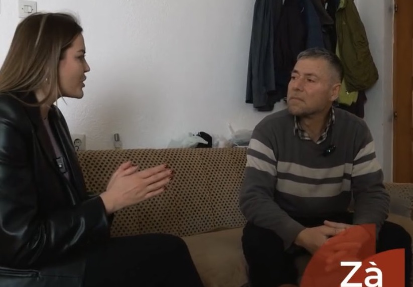 Veç me dy djem binjakë në fshatin malor, babai vetushqyes dhe i papunë ...