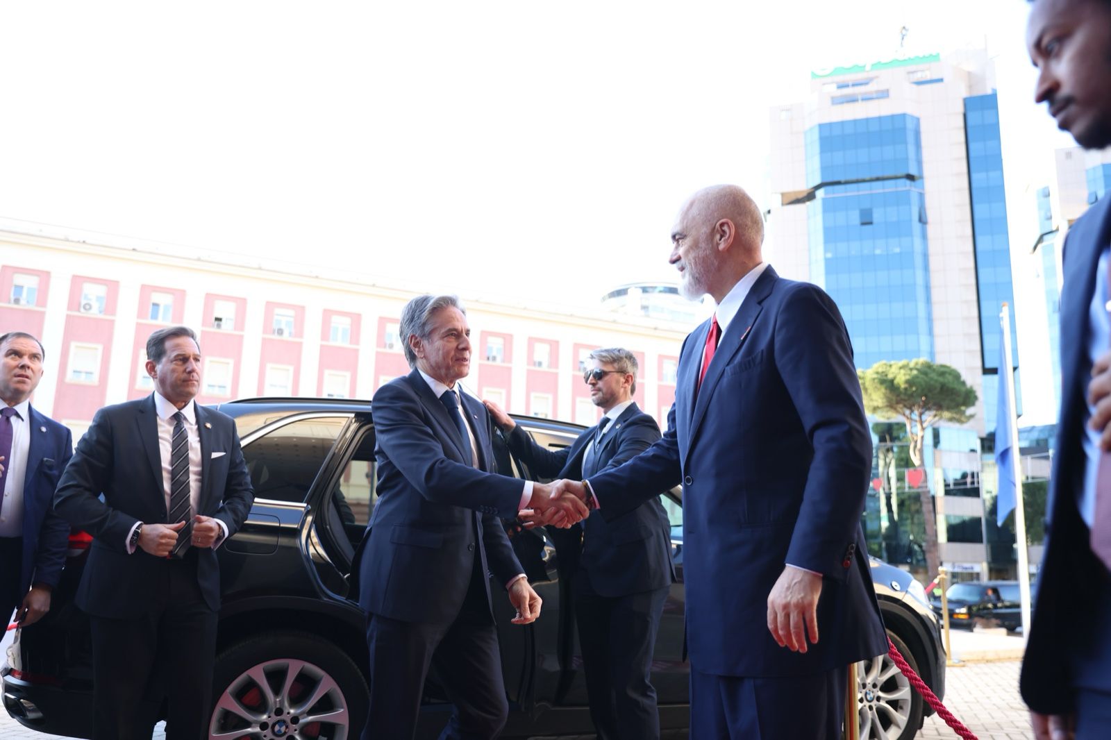 Sekretari amerikan Antony Blinken takohet me Edi Ramën - Gazeta Express