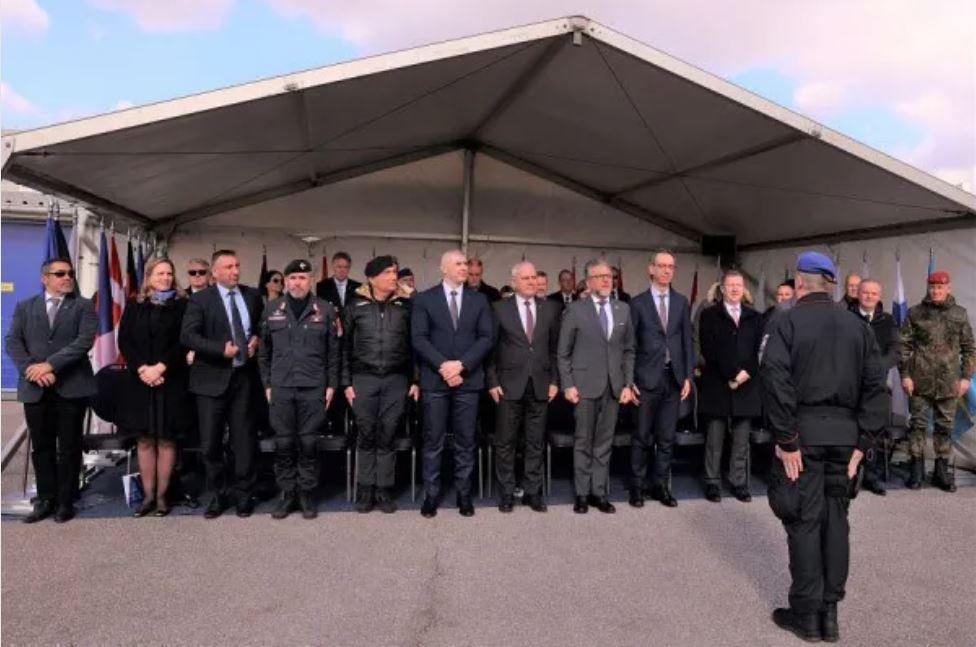 Pjesëtarëve të NJPSR-së të EULEX-it u ndahen medalje për shërbim ...