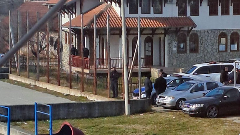 Policia në fshatra të Pejës, Istogut e Klinës - aksion kundër zyrave ... Policia në fshatra të Pejës, Istogut e Klinës - aksion kundër zyrave ...