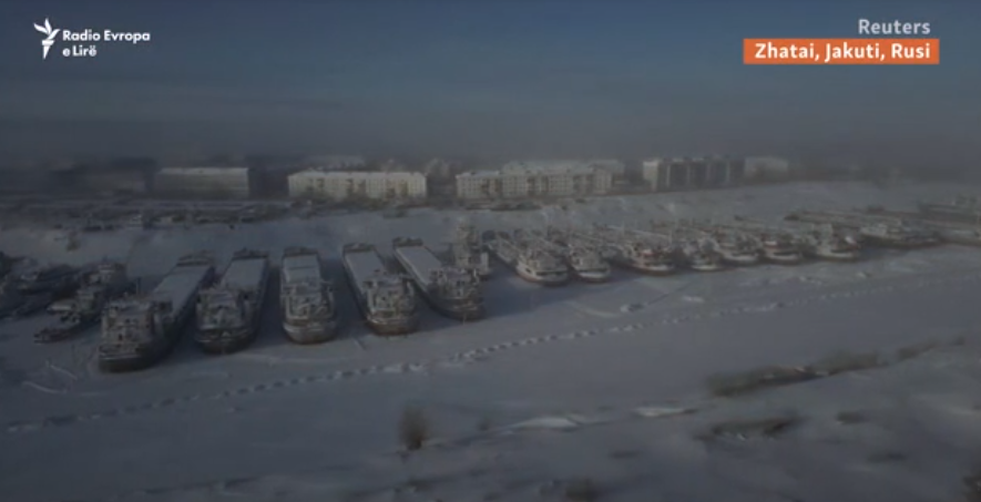 "Puna më e vështirë në botë": Siberianët rregullojnë anije në minus 50 ...