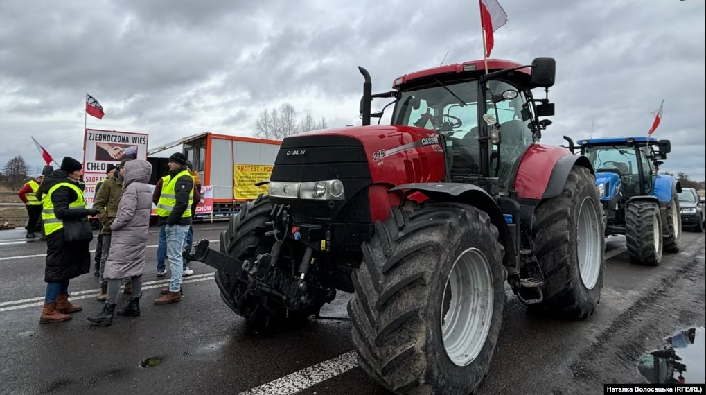 Fermerët polakë paralajmërojnë bllokimin e një pikëkalimi kyç me ... Fermerët polakë paralajmërojnë bllokimin e një pikëkalimi kyç me ...