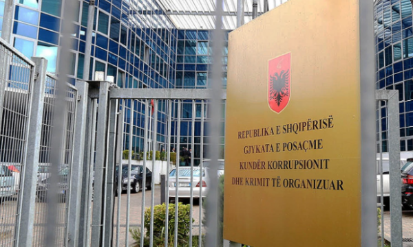 I mori 25 mijë euro të dënuarit për vrasje për të ndikuar te gjyqtarët ...