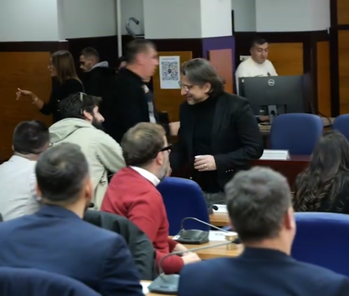 Rama miqësor me asamblistët e VV-së, pas prishjes me PDK'në, nuk e ...