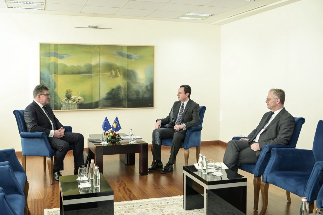 Bislimi: Lajçak na ka thënë se s'ka kuptim që Kosova është nën masa e ... Bislimi: Lajçak na ka thënë se s'ka kuptim që Kosova është nën masa e ...