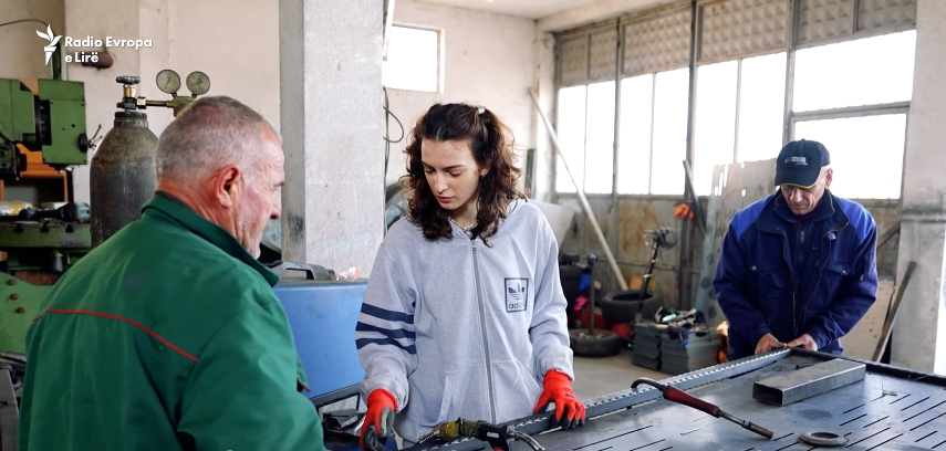 Pasioni për saldimin që thyen paragjykimet, njihuni me 24-vjeçaren nga ...