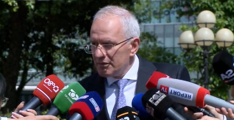 Nuk iu bashkua Bardhit që shkoi te selia e Berisha, Xhaferaj ... Nuk iu bashkua Bardhit që shkoi te selia e Berisha, Xhaferaj ...