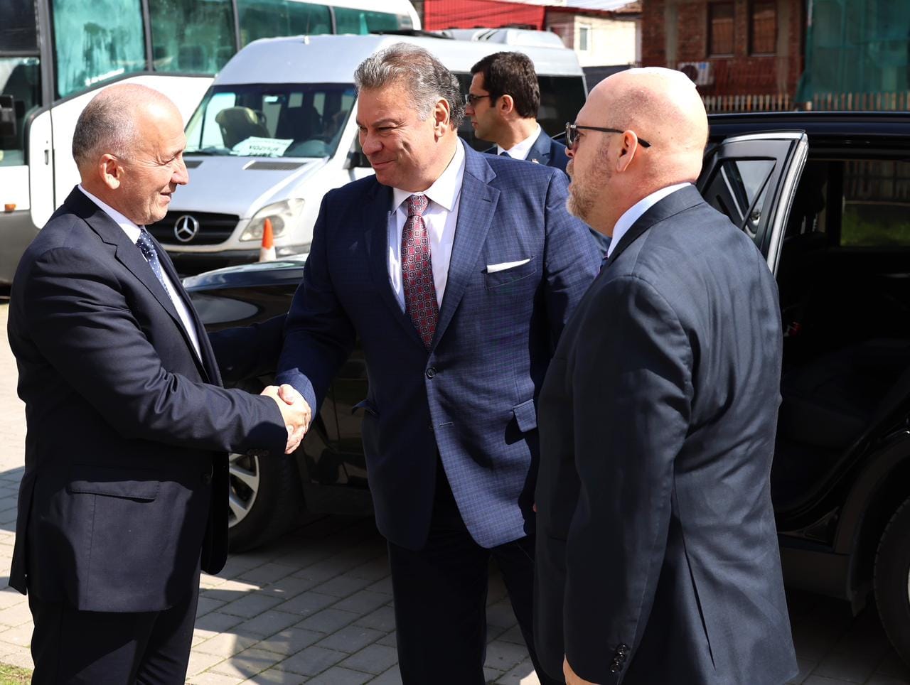 Escobar vizitoi Pejën, Muhaxheri: Jetik rrugëtimi i Kosovës në proceset ...